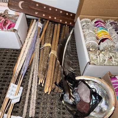 Beginner Smudge Kit Gift Box With Feather Abalone Shell Dish - Etsy
