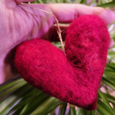 Needle Felted Wool Heart-flower Decorated-show Someone You Care - Etsy