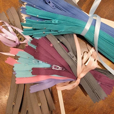 25 YKK Brand 4 Inch Zippers Mix and Match Red Orange Yellow Green Blue ...