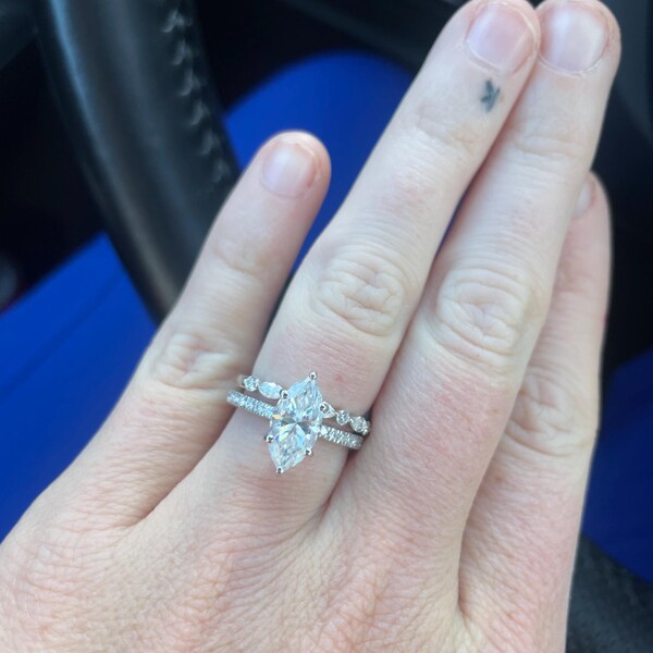 Meghan Markle Replica, Cushion Cut Lab Grown Engagement Ring, Three Stone Ring, 14K Solid Gold ...