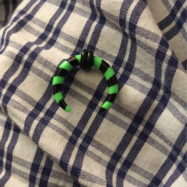 Bright Red Silicone Soft Tunnel. Double Flared Soft Stretcher 4mm 5mm ...