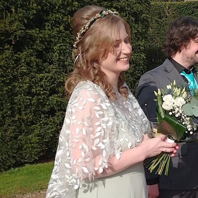 Rosa. Romantic Red Rose Wedding Cape or Veil / Floral Bridal - Etsy