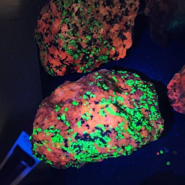 Big Shortwave Fluorescent Esperite Green Willemite & Minor Calcite W ...