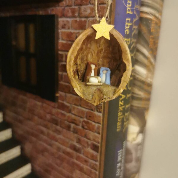 Nativity in A Nutshell - Handmade Walnut Shell Decoration - Etsy UK