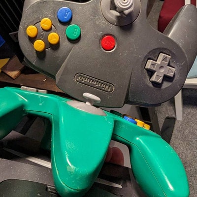 Nintendo Plug Key Chain Holder Organizer NES SNES N64 Gamecube Real ...