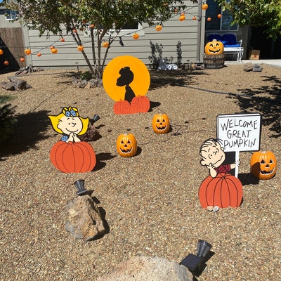 Peanuts Yard Art/ Outdoor Decor/its the Great Pumpkin Charlie Brown ...