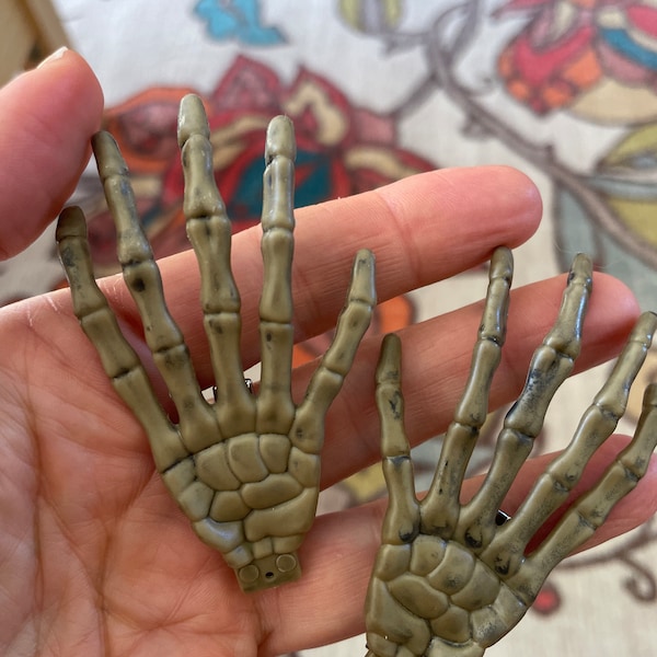 Halloween Creepy Skeleton Hands Hair Clips With Spooky Glow in the Dark ...