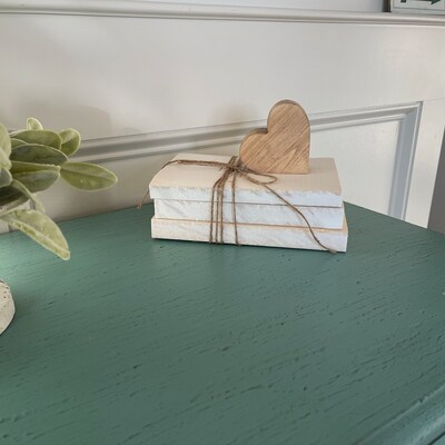 Rustic Books, Farmhouse Book, Book Stack, Vintage Decor, Shabby Chic ...