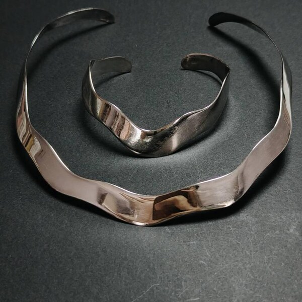 Mikimoto Akoya Pearl Necklace in Original Mikimoto Box. 1950s With Silver Clasp With Mikimoto ...