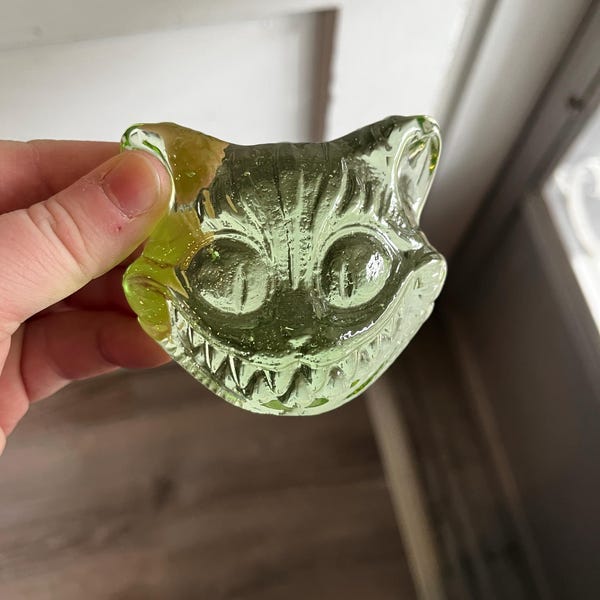 Uranium Vaseline CHESHIRE CAT Green Glowy Glass Smiley Cat - Etsy