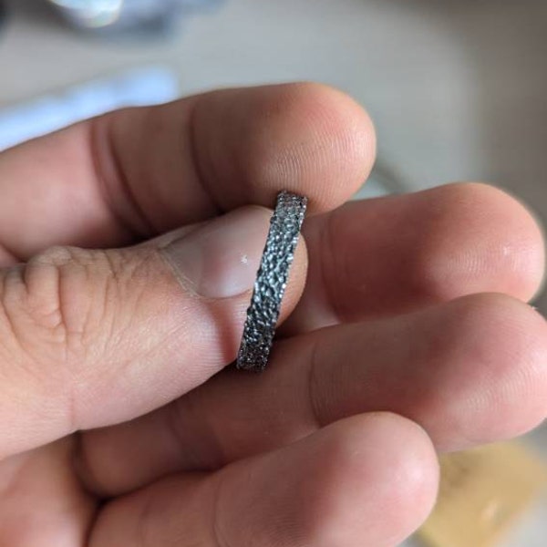 Timascus Ring With a Volcanic Rock Texture Leaf Twist Pattern Anodised ...