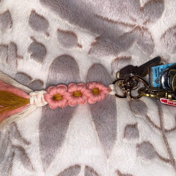 Macrame Keychain, Daisy Keychain, Macrame Boho Keychain, Macrame Daisy ...
