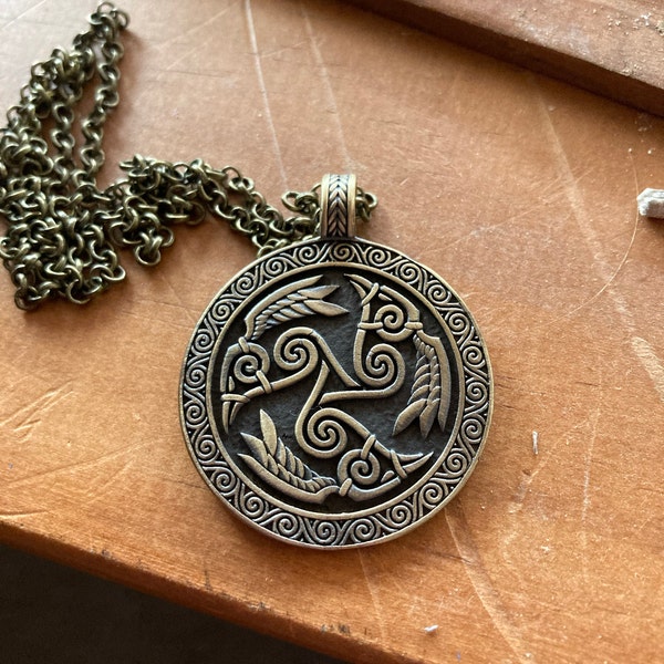 Celtic Morrigan Goddess Three Ravens Morrighan Triskelion Triskele ...