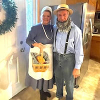 Amish Girl's Black Bonnet With Strings - Etsy Canada