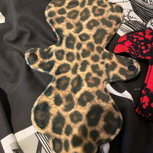 15” Heavy PLUSH FLEECE Topped Medium Flare Cloth Pads | Menstrual Pad ...