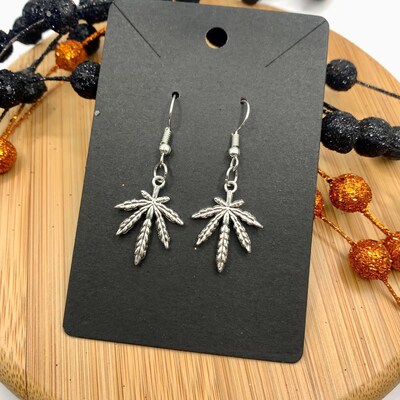 BULK 30 Weed Charms, Wholesale Pot Leaf Pendant Beads, Antique Silver ...