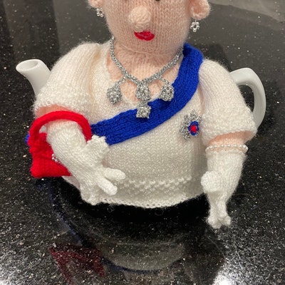 Queen Elizabeth II Tea Cosy Knitting Pattern - Etsy