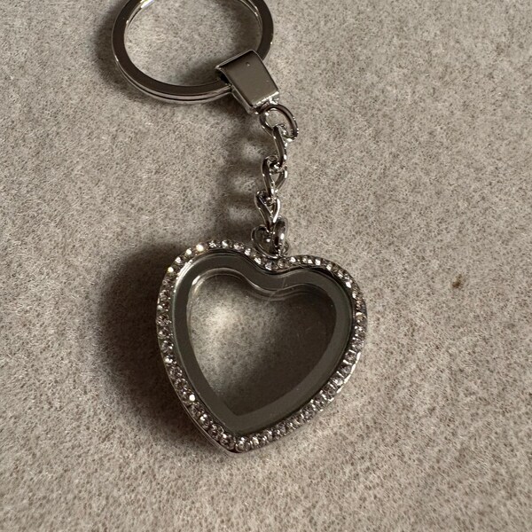 Magnetic Heart Shaped Glass Memory Locket Keychain, 35mm X 35mm ...
