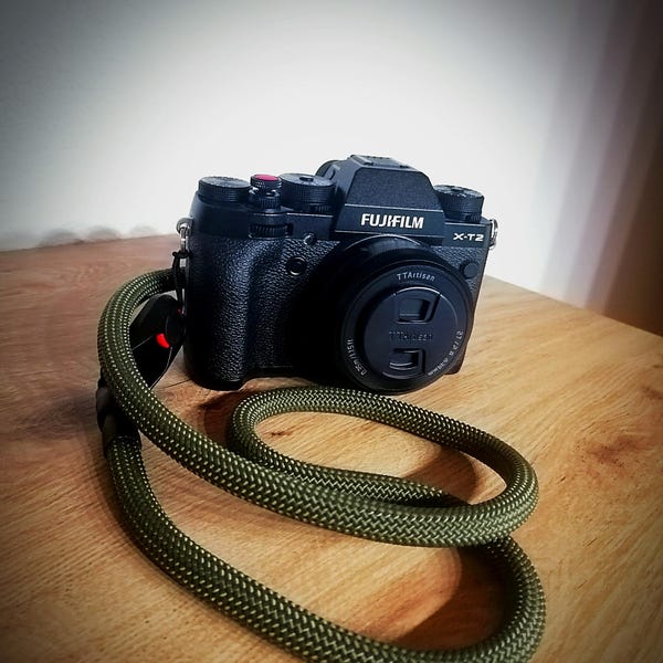The Leica Strap Schmaler Vintage Kameragurt aus hochwertigem Leder in ...