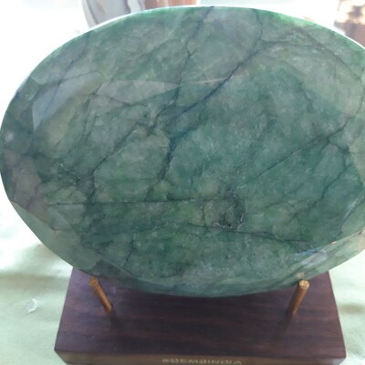 4350 Ct Natural Green Emerald Earth-mined Hexagon Cut Museum Grade ...