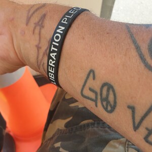 I Love You Sign Language Pin Badge Gift ASL, BSL, AUSLAN Universal - Etsy