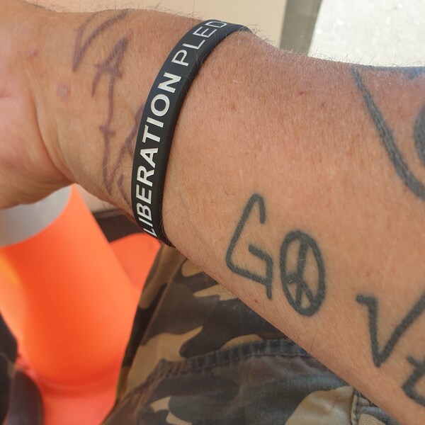 I Love You Sign Language Pin Badge Gift ASL, BSL, AUSLAN Universal - Etsy