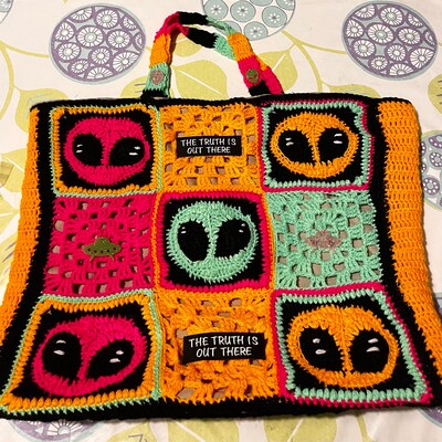 Alien Head Granny Square - Etsy