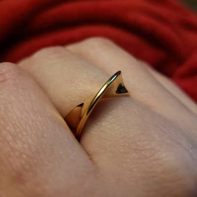 Gold Mobius Ring, Mobius Wedding Band, Twist Band Ring, Mobius Strip ...