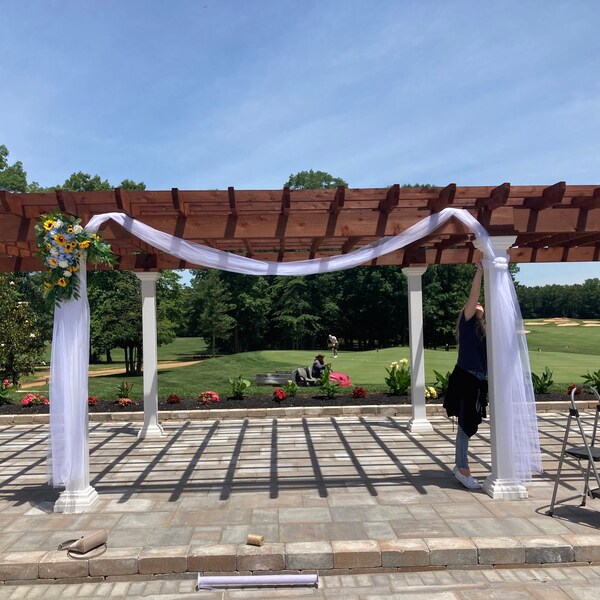 Sunflower Corner Arch Decor Barn Wedding Flowers Sunflowers and Light ...