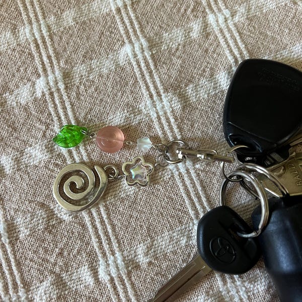 Pink Leafy Spiral Keychain / Bag Charm Cute and Simple Y2k Keychain ...