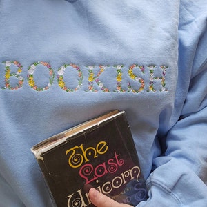 Romantasy Reader Sweatshirt / Fantasy Romance Reader Merch / Bookish ...