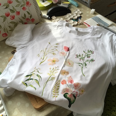 Flower T-shirt / Gift for Her / Women Trendy Tshirt / Spring Concept ...