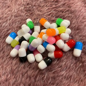 20 Multicolor Plastic Pill Capsule Beads, Half Drilled Beads, 771 - Etsy