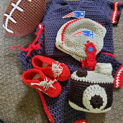 Baseball Crochet Newborn Outfit Baseball Cap hat, Mitts mittens, Bib ...