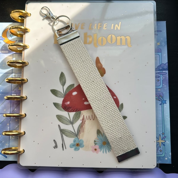 Narrow Pin Display Keychain / Natural Keychain Pin Keeper / Pin Holder ...