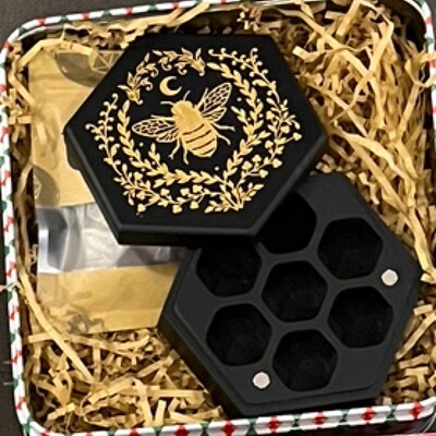Black Wood Plant Bee Motif Dice Box - Etsy UK