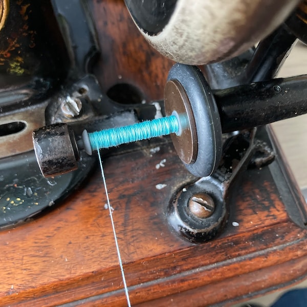 5 X Sewing Machine Bobbins for Vintage Harris, Defiance & New Home ...