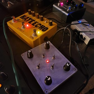 4 Oscillator Patchable Crackle Box // Noise Synth With Patch Bay ...