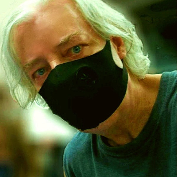 Anderson Cooper Handsome News Anchor TV Celebrity Unshaven and Casual ...