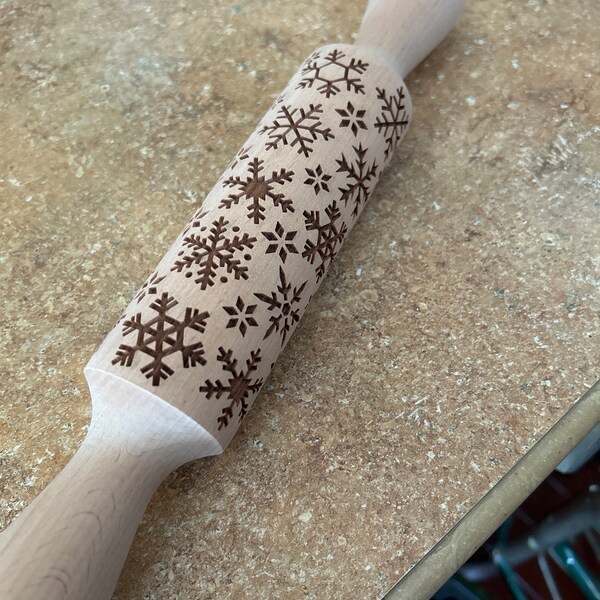 Pinecones and Cardinals Embossed Rolling Pin - Etsy