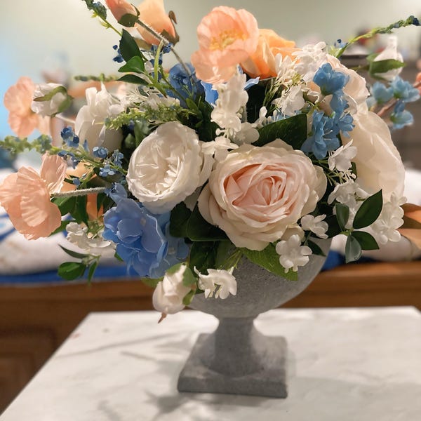 Baby's Breath and Rose Horn Arch Flowers for Wedding, Wedding Pillar ...