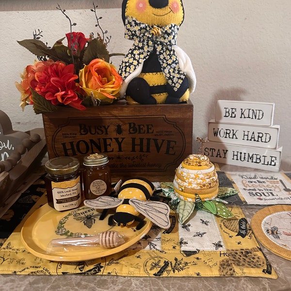 Busy Bee - Bumble Bee Decor - Primitive Bee - Spring Decor - Wreath ...