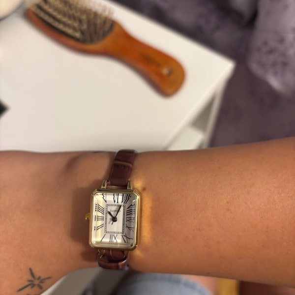 Adjustable Metal Band Women Watch, Silver Colour Woman Wrist Watch ...