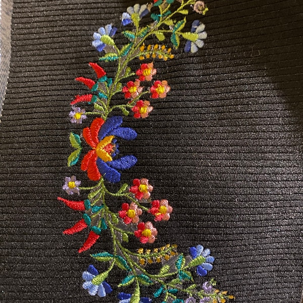 Kalocsai Machine Embroidery Design With Flowers and Paprika - 8 Sizes ...