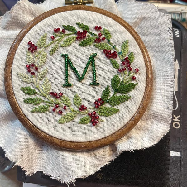 Winter Wreath Hand Embroidery Pattern, Mistletoe Wreath, Christmas ...