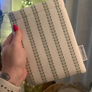 Kindle Paperwhite Sleeve Padded Friends Kindle Sleeve - Etsy