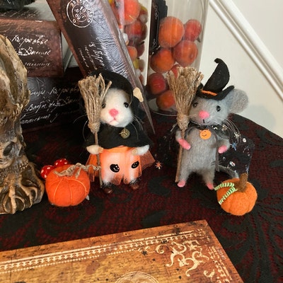 Felt Halloween Mouse With Pumpkin. - Etsy