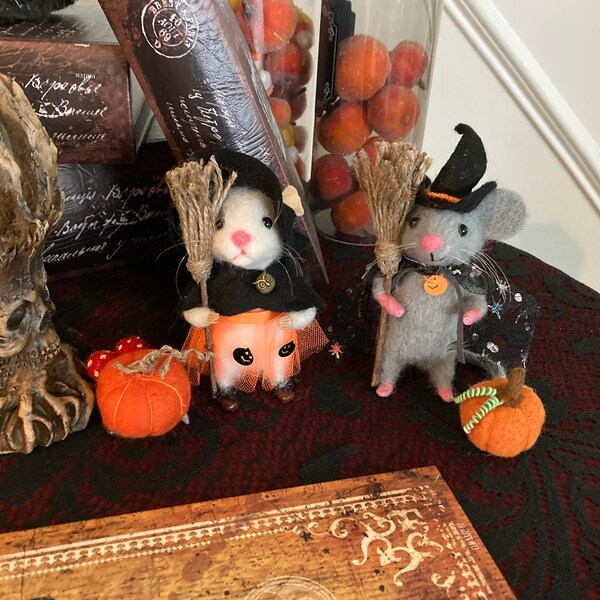 Felt Halloween Mouse With Pumpkin. - Etsy