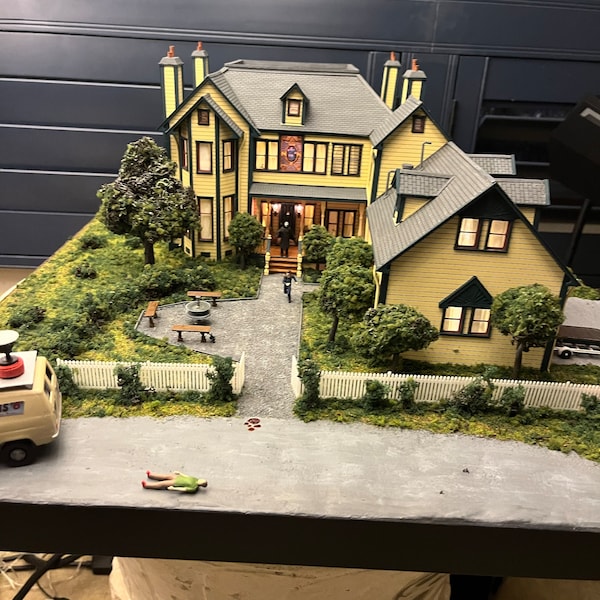 Pre-order, Inspired by Scream Movie, Stu Macher House Half Version ...