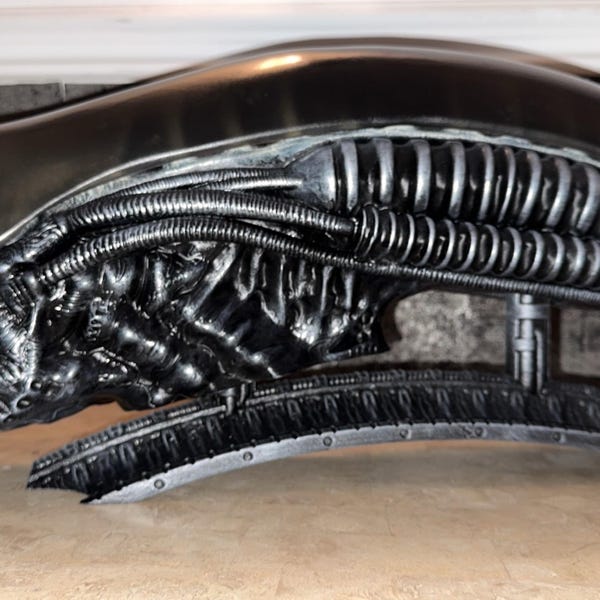 Xenomorph Alien Display Piece With Removable Translucent Dome - Etsy